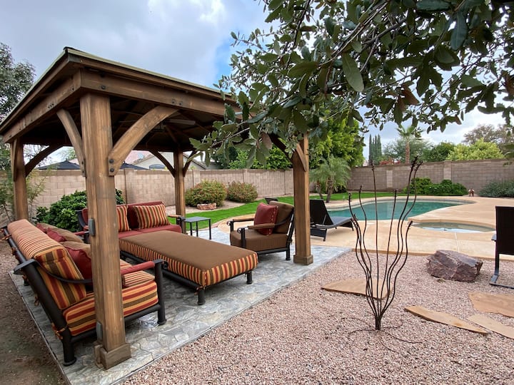 Resort Style Home W/ Pool & Spa! - Glendale, AZ
