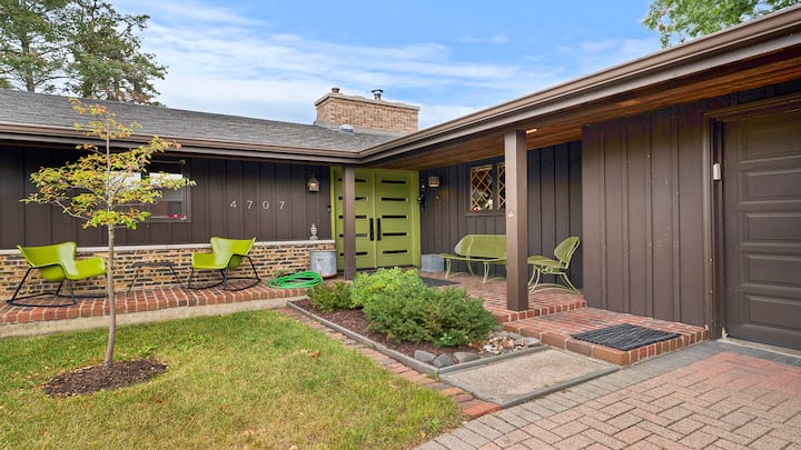 Mid-century Modern Masterpiece: The Long House - Rockford