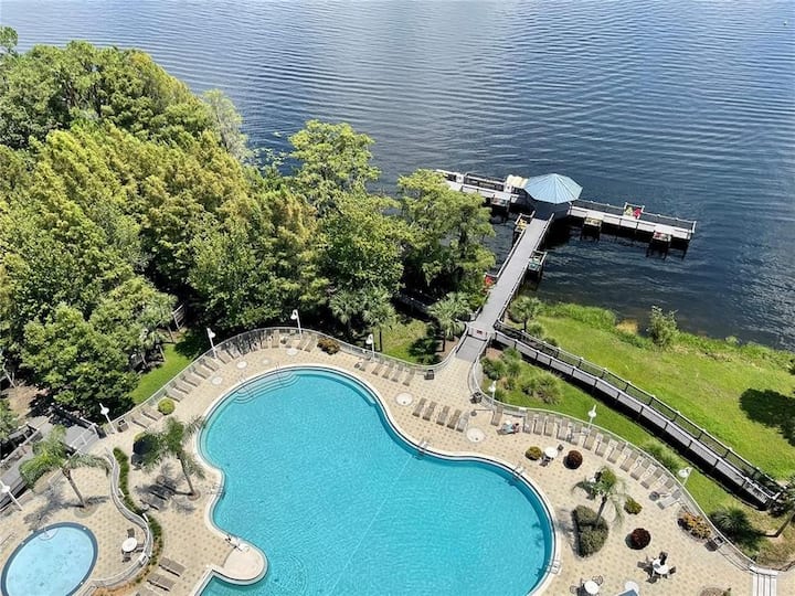Lakefront 2 Bedroom 2 Bathroom 2 Balcony Condo - Orlando, FL