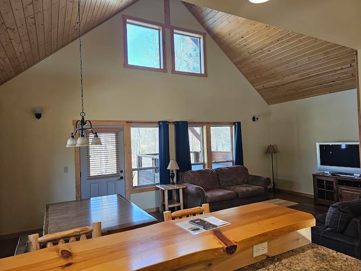 One Bedroom Cabin With Loft - Winthrop, WA