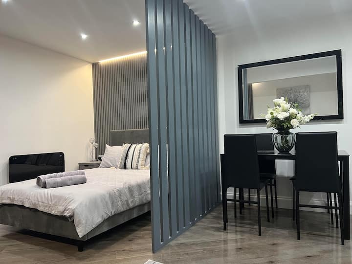 Luxury Modern Garden Studio |Gym Access| Studio S - Romford