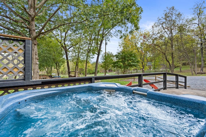 Fox Den — Hot Tub, Fire Pit, Steps To River - Shenandoah National Park