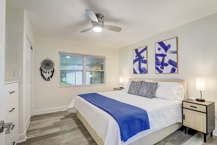 Cozy Bungalow Minutes From Anna Maria Island & Img - Anna Maria Island, FL