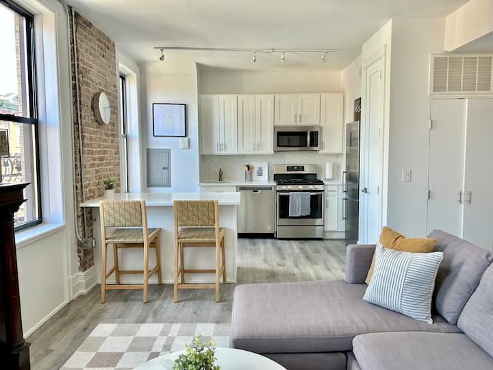 332- Newly Renovated Modern 3 Bedroom - Hoboken, NJ