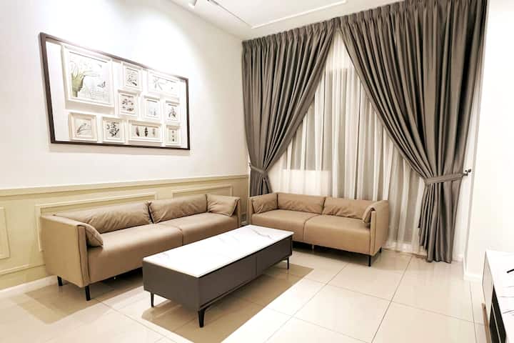 New Reno Bangsar S. 8pax Netflix Midvalley - Kuala Lumpur