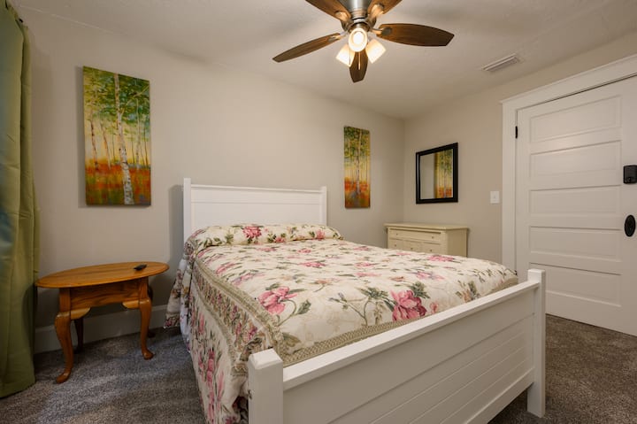 Private Room | Near Hospital | Sports Events | W/d - Winter Haven, FL