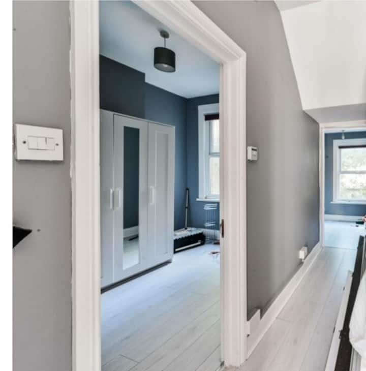 Tottenham Hotspurs Stadium Home. 5 Beds Two Baths. - Barnet