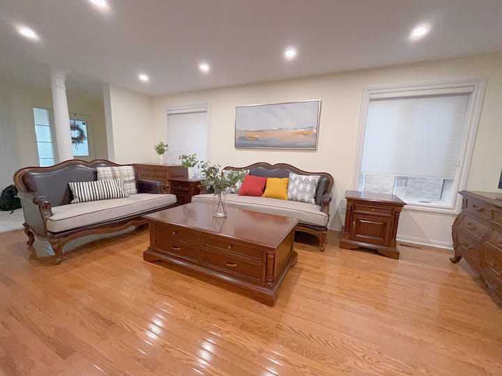 Mississauga Fancy Master Bedroom With King Bed #1 - Mississauga