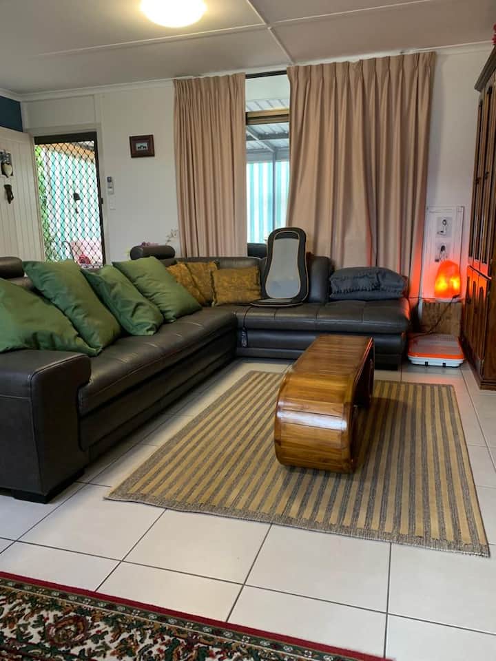 1x Double Bedroom, Share Amenities Of Cottage - Maleny