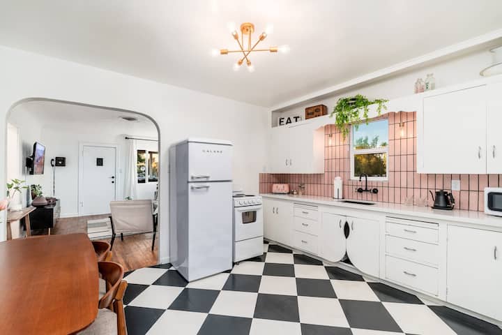 Historic Chandler Cottage/w Lighted Terrace - Chandler, AZ