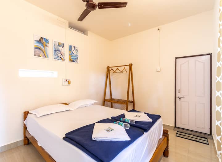 Cozy Standard Room Non-ac |Sunset Cafe Beach Stay - Gokarna