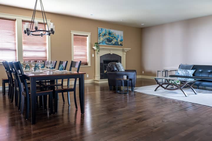 Elegant Resort Style Home - 2 Bedrooms - Langford