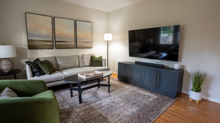 Updated Home W/ Fenced Backyard *30 Day Or 3 Day - Raleigh, NC