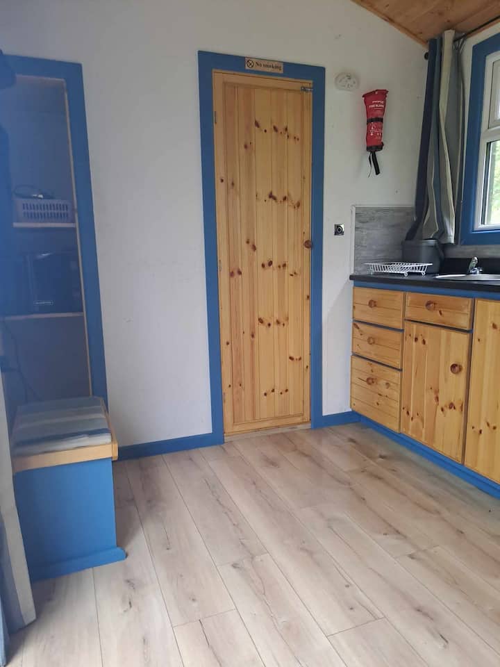 The Ladies Bower Hut+ Hot Tub - Roscrea