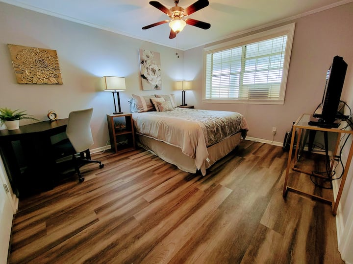 Stylish Suite W/ Bath Fast Wi-fi - Austin, TX