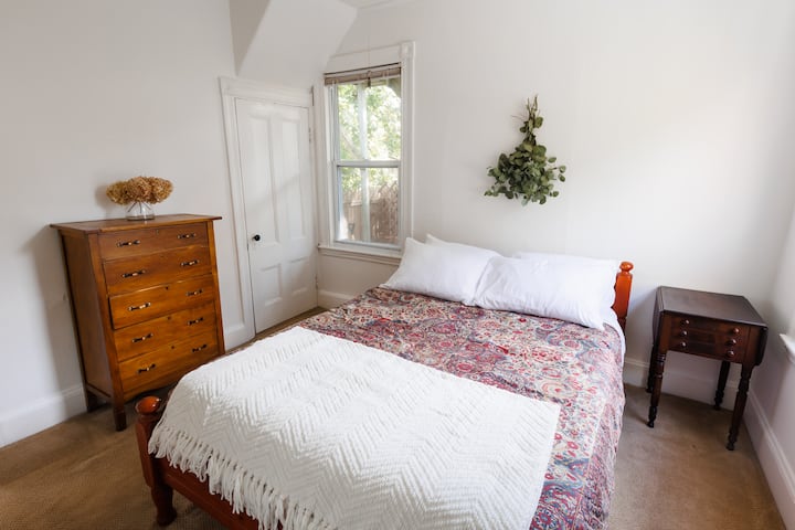 Charming Apartment- Munjoy Hill - Portland, ME