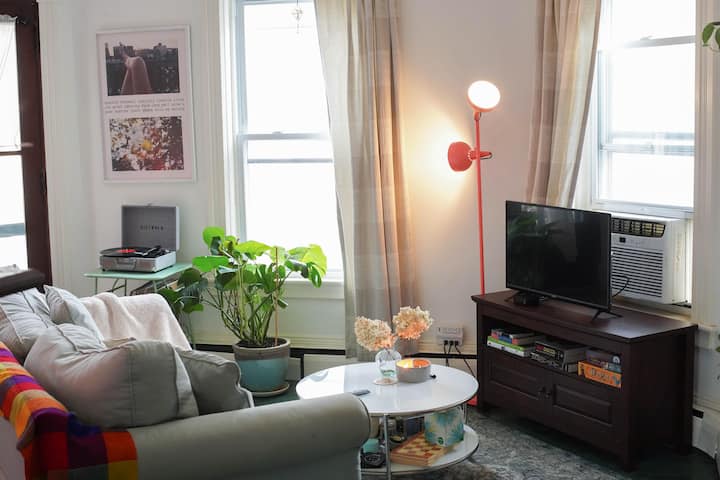 Bright Room In Central Apartment - Brattleboro, VT