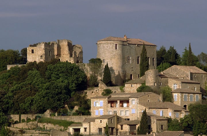 Château De Vénéjan - Pont-Saint-Esprit