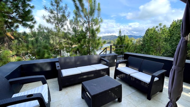 Lakeside Pine Retreat · 5 Min From Guatapé - Guatape