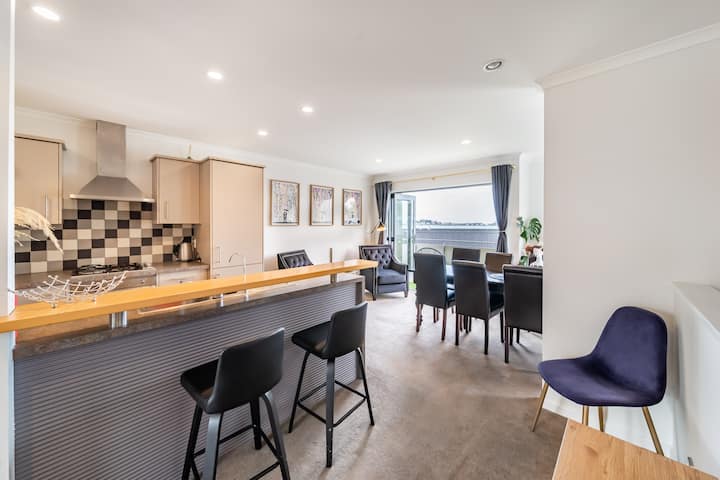 Seaside Escape, Your Coastal/city Getaway - Wellington