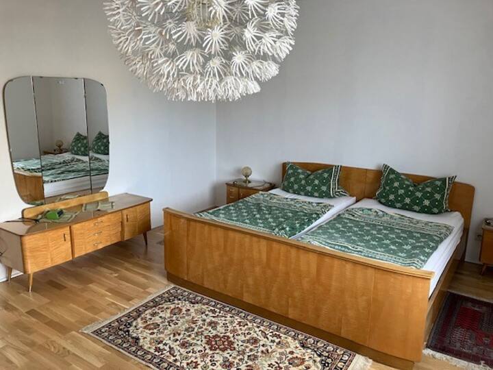 Große Retro Wohnung - Würzburg