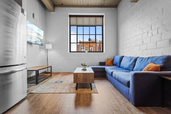 Trendy Dt Loft L 2 Tv’s L Parking L Café - Cleveland, OH