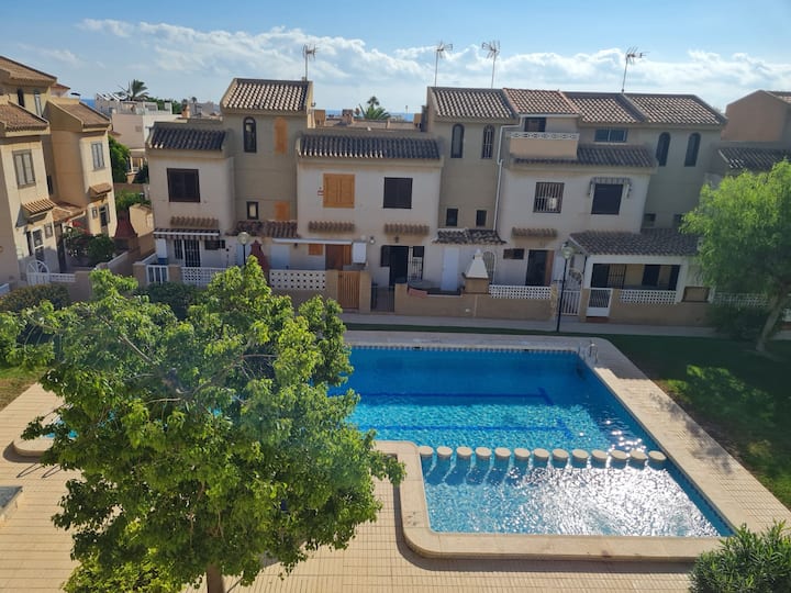 Chalet Adosado Unifamiliar. - Torrevieja