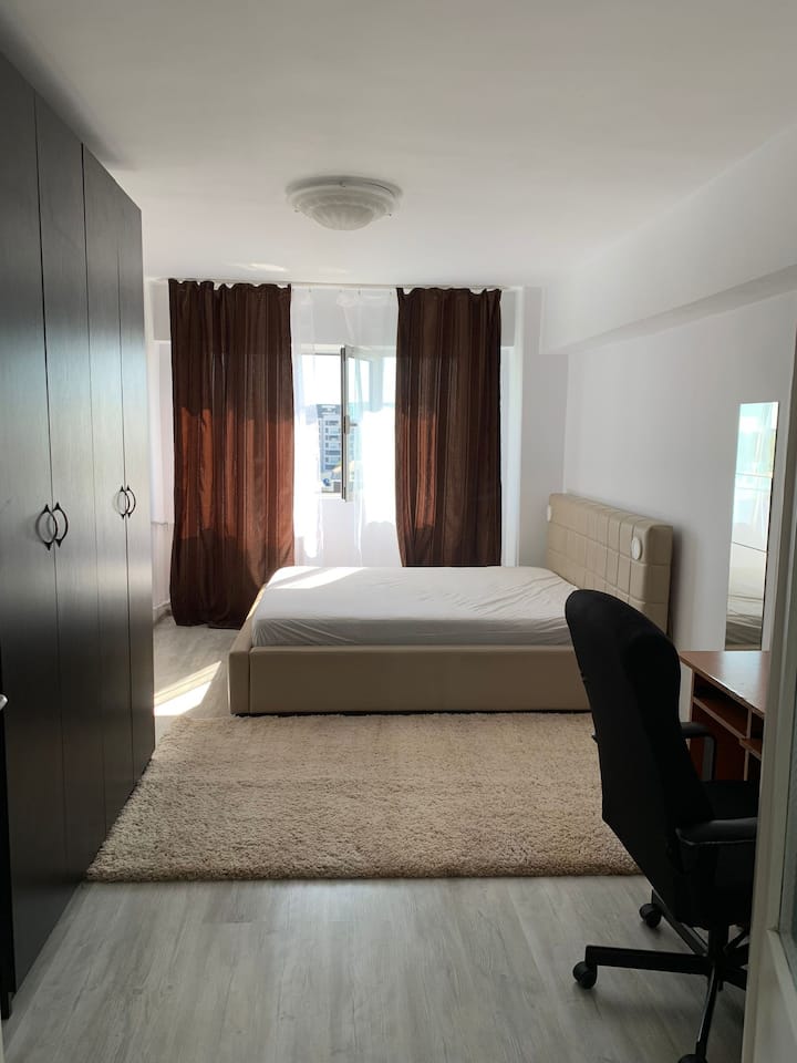Chic 4 Bedrooms Near Metro, Regie Upb: 2 Bathrooms - Roemenië