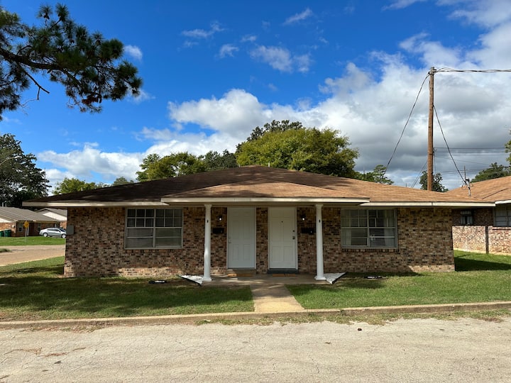 Quiet Space - Piney Woods 5 - King Bed - Texarkana, TX