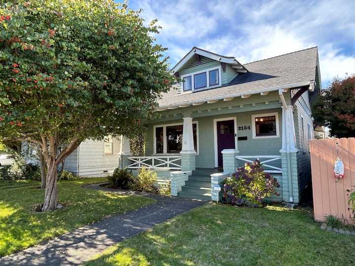 *Boho Bungalow-king-backyard-full Kitchen-w/d* - Eureka, CA