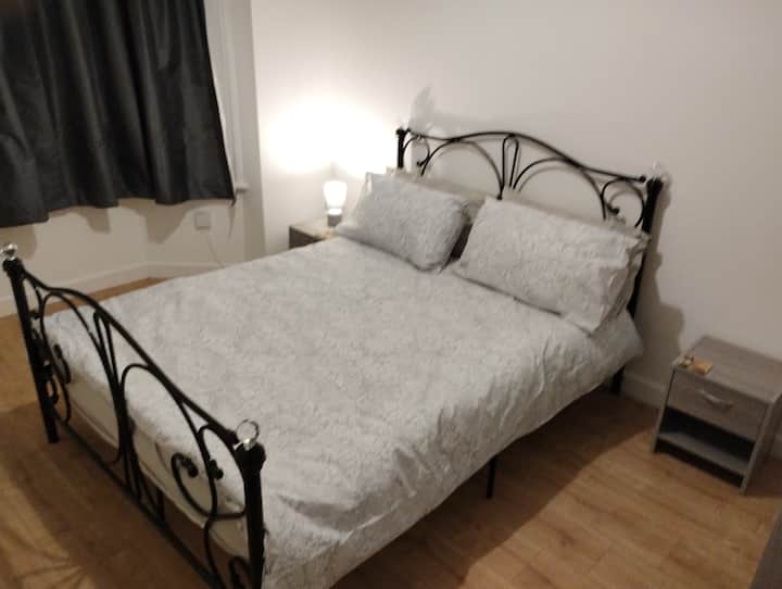 Garden Apartment With Parking, Near Town Train Bus - Reading