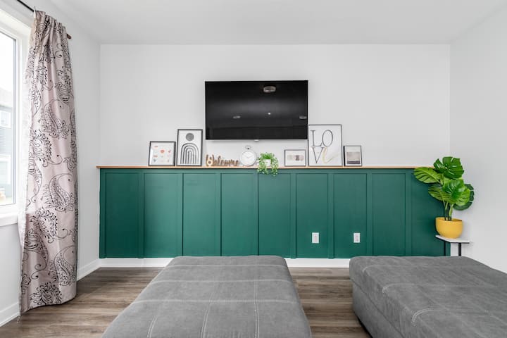 The Green Bohemian: 3beds, 3mins To Cantire Centre - Kanata