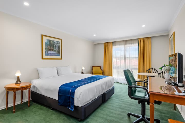 Classic Comfort: Quiet & Clean Standard Room - Dandenong