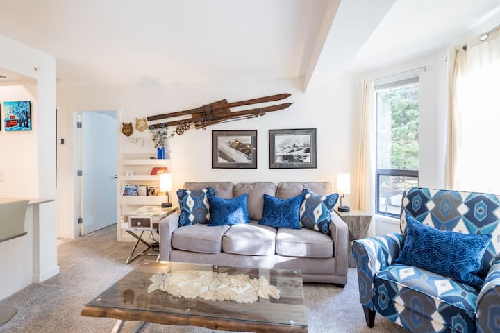 Comfy 1br:sleeps4,pool,hottubsauna,nearshops&trail - British Columbia