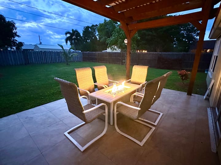 Sandhill House - Family Friendly Beach Escape - Port St. Lucie, FL