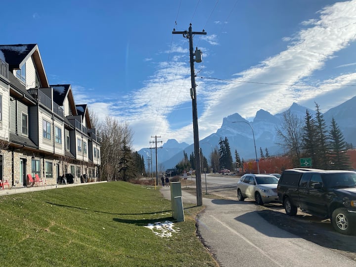 Brand New 2br Condo/outdoor Swimming Pool/hot Tub - Canmore