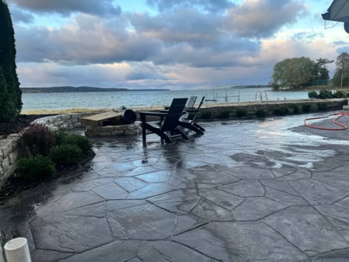 Sutton's Bay Chalet On The Bay - Suttons Bay, MI