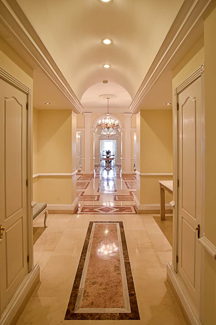 Luxurious Condo With Great Views - Cali