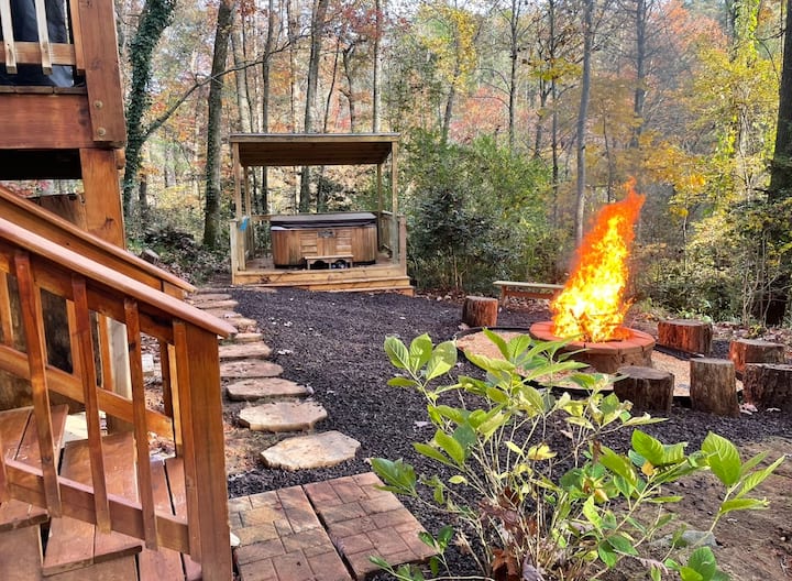 Cozy Cabin - Hot Tub! 1 Mile From Downtown Helen - Helen, GA