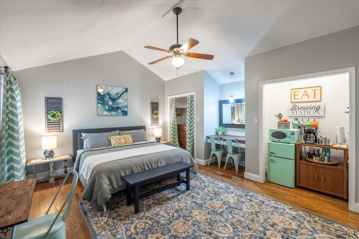 Farm Charm: Cozy, Private Suite & Hot Tub Oasis - Weaverville, NC