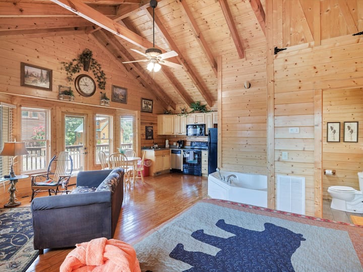 River Port - Studio Cabin In Pigeon Forge + Hottub - Pigeon Forge
