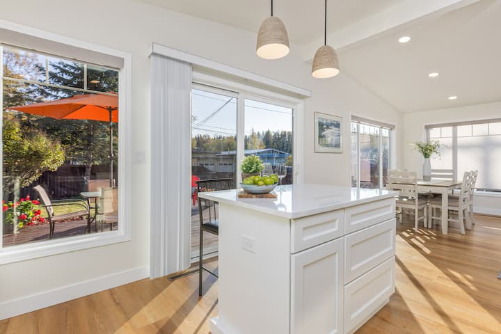 Alaskan Retreat/trails/downtown - Alaska