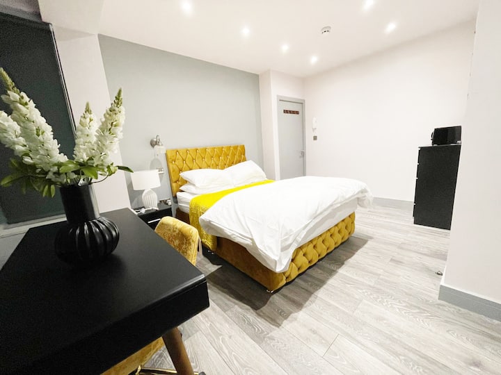Letzi Ensuite Room | 10 Mins Wembley | Fast Wifi - Ruislip