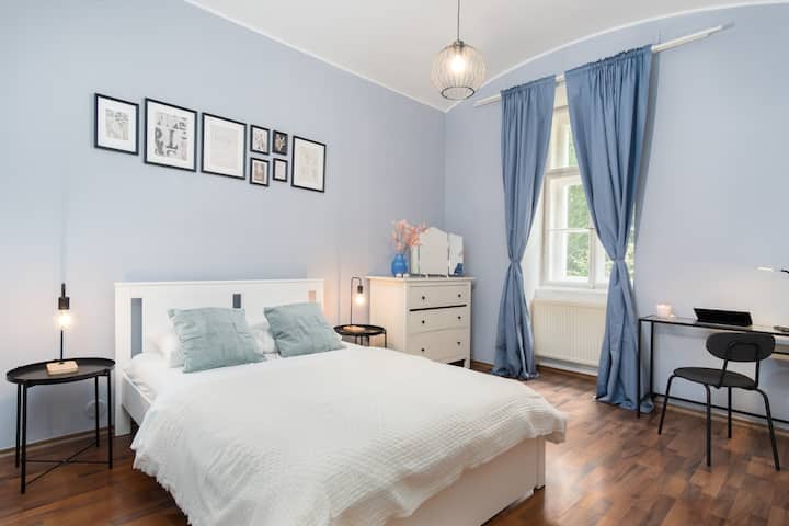 Eclectic 1br Apt - W/ Patio - 7 Min>wenceslas Sq - Praag