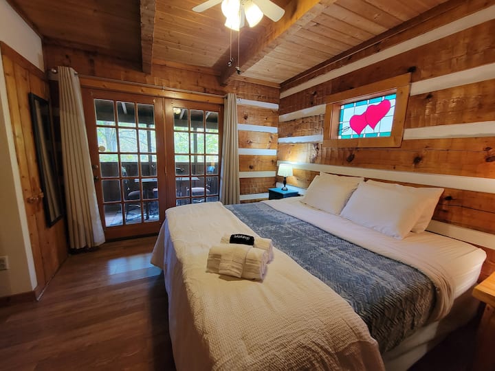 Nature Abounds W/ Total Privacy-camp Firefly - Pigeon Forge, TN