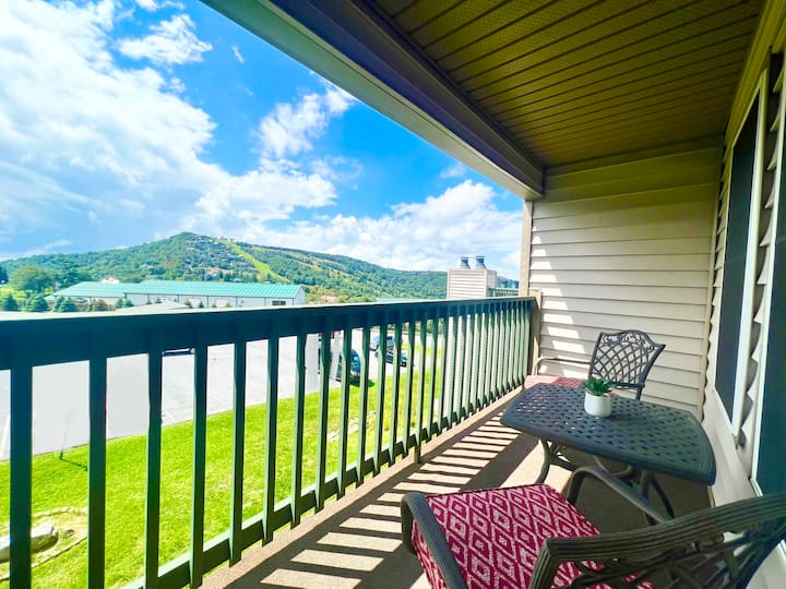 Overlook Nook Resortpool/hottub/hike/bike/wineries - Beech Mountain, NC