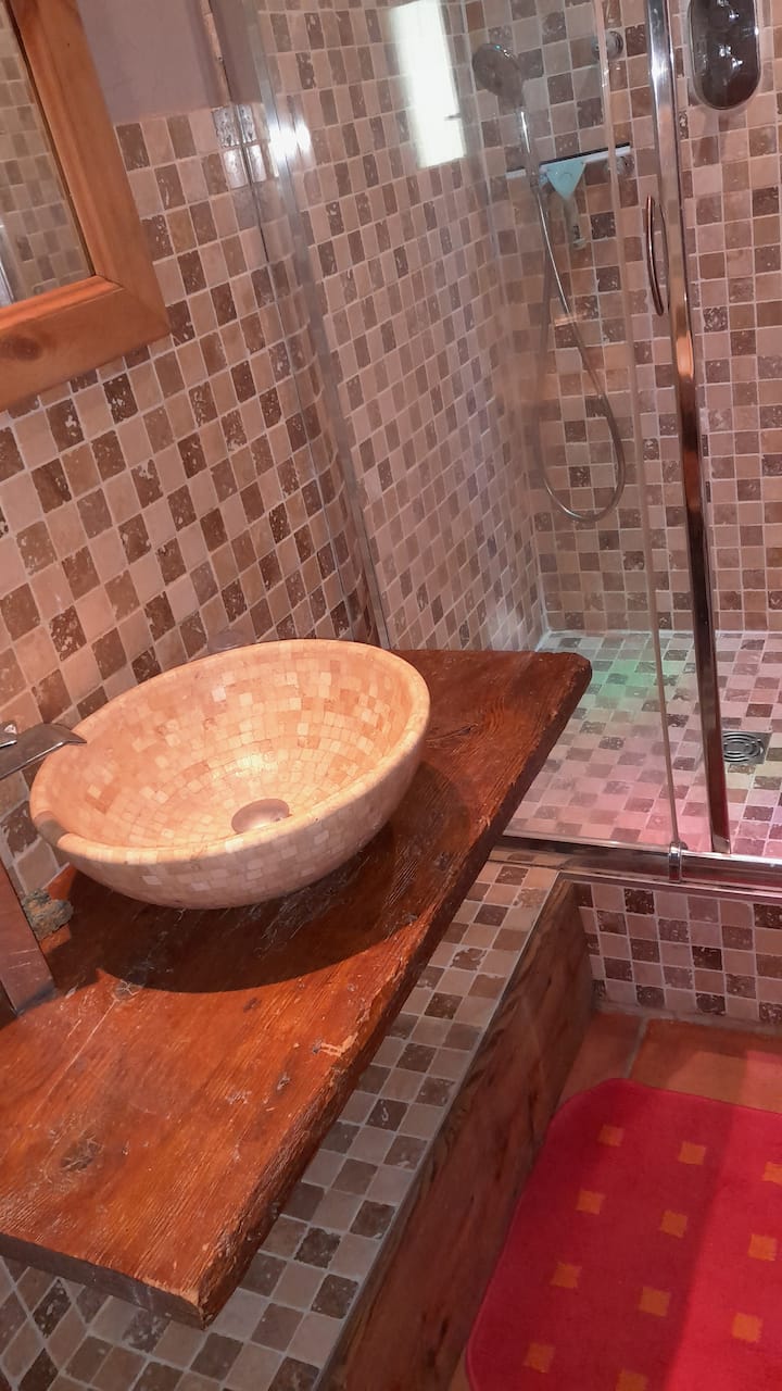 Chambre Avec Sdb Dans Un Chalet - Les Gets