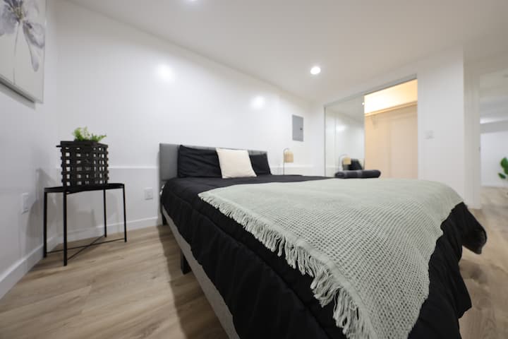 40% Off Newly Renovated 2bed/1bath In La Hv222 1/2 - Los Ángeles, CA