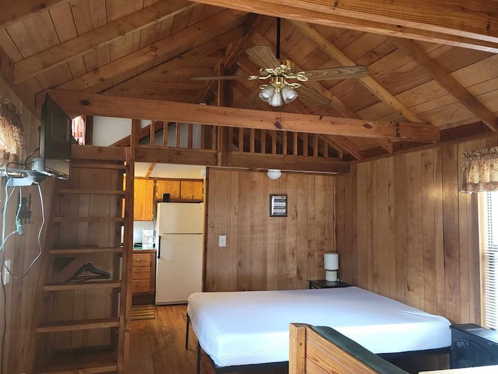 Charming Cabin Retreat - Townsend, TN