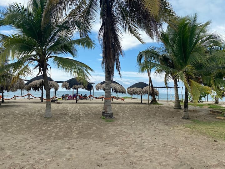 Beach Apt +Wifi+great Location+parkland, @Tolu - 수크레